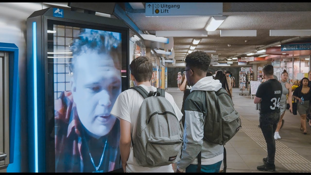 Interactieve Abri CS Digital Media - Campagne ESKO - YouTube