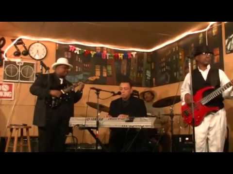 Lester Lands *Wee Wee Hours* @ Bells Blues Workshop 12-29-13 - YouTube