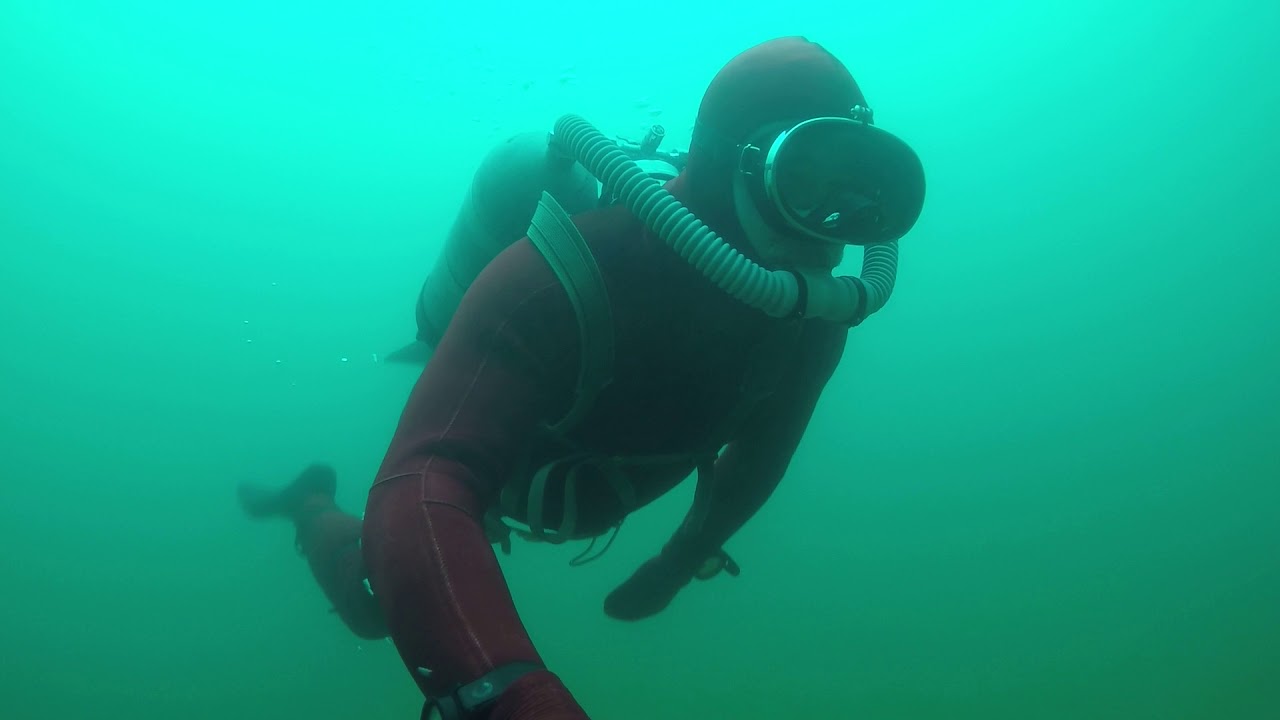 James Bond 007 style wetsuit Thunderball Voit Polaris double hose - YouTube