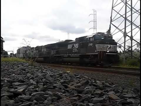 NS 2749 SD70M-2 leads NS 21M In 2018 with killer horn show - YouTube