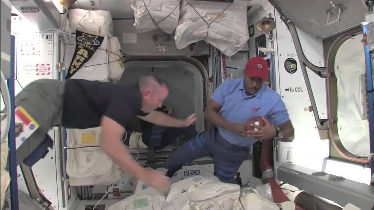Exercise Helps Keep Astronauts Healthy in Space - YouTube