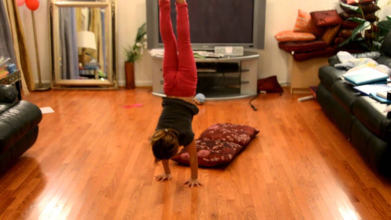 GMS , Sofia, stalder (straddle) press to handstand - YouTube