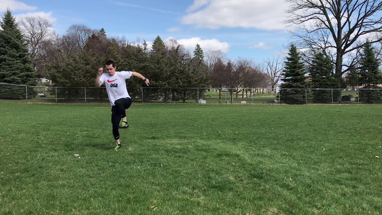 Split Kneeling Switch Tuck Jump - YouTube