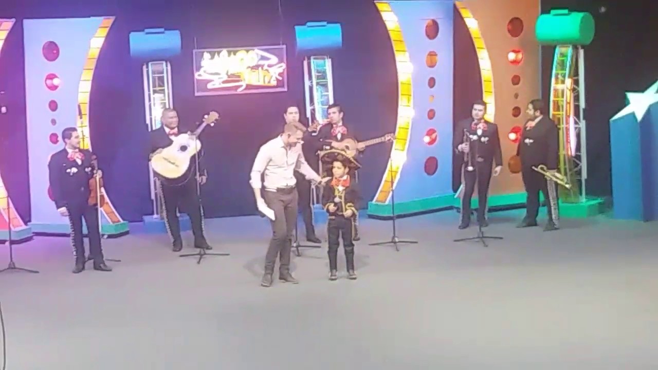 Presentacion de Justin Arias !! Sabado Feliz Canal 7 - YouTube