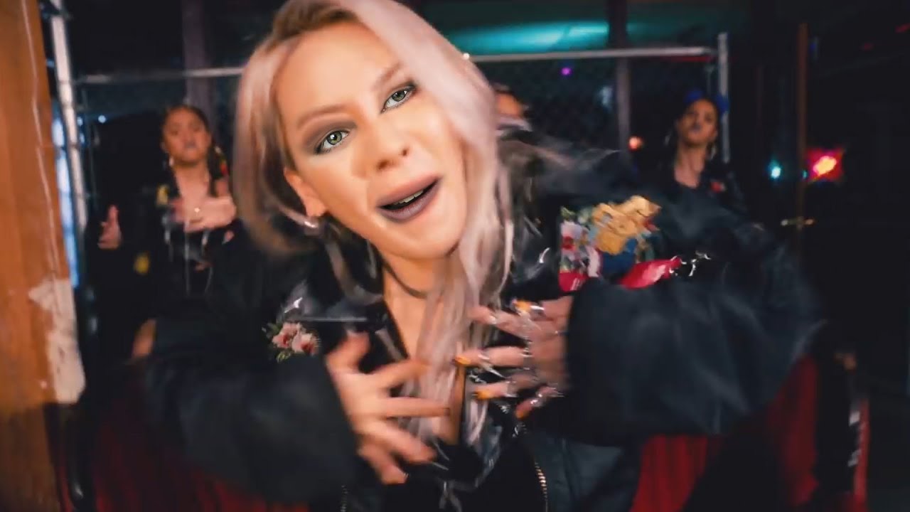 РЕАКЦИЯ НА ... K-POP! (CL - Hello B*tches Reaction) - YouTube