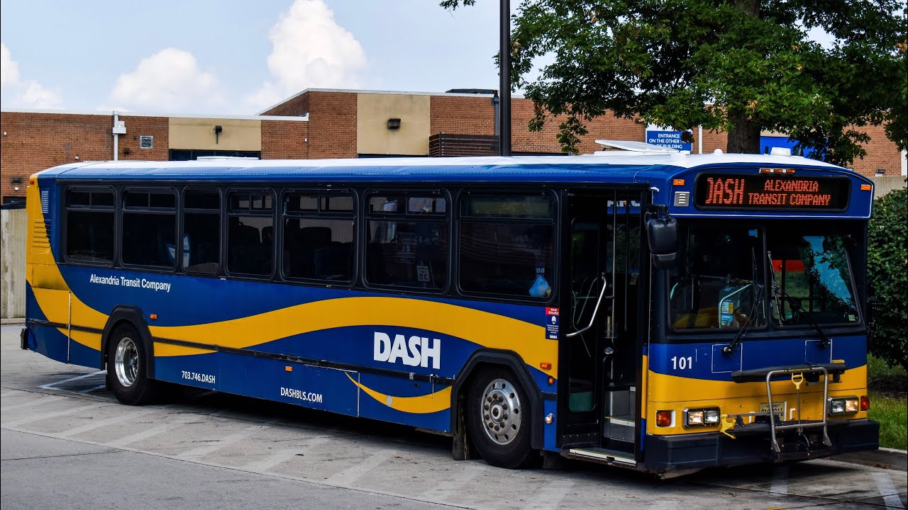 DASH Alexandria Transit Company 2005 Gillig Phantom #101 leaving ...