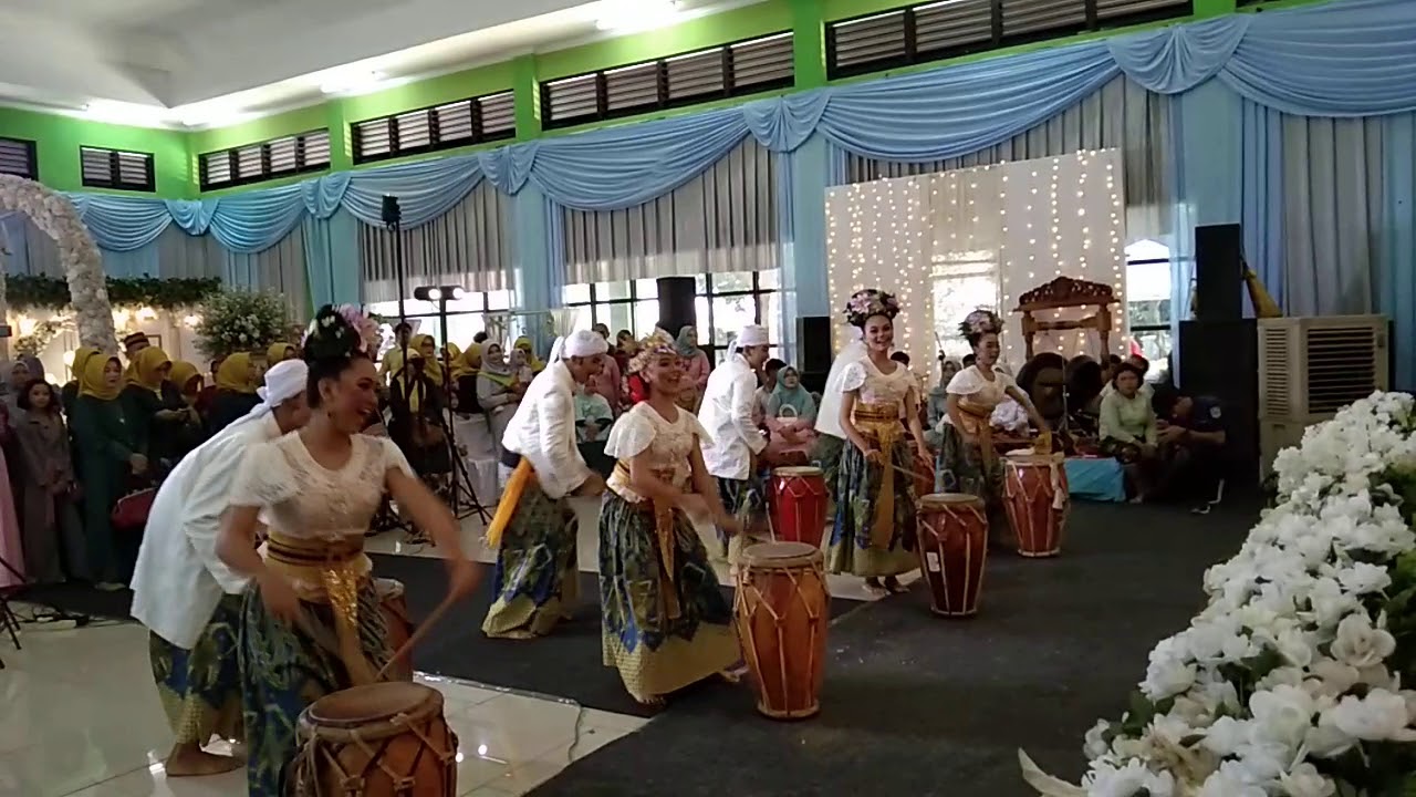 Tari Persembahan - Tari Rampak Kendang (part 2) - YouTube