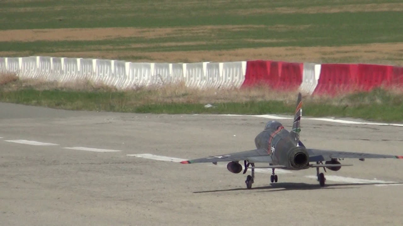 F100 canopy and cockpit hatch detached after takeoff - YouTube