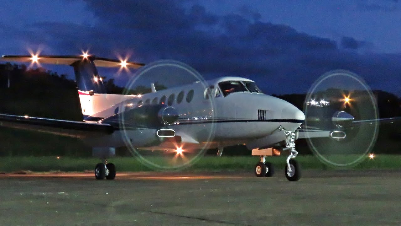 Beechcraft King Air 350 PP-KIA Acionamento e Decolagem Noturna - YouTube