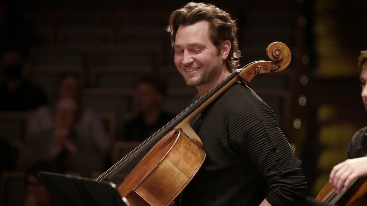 Texas Cellos. ‘Moon River’ à la Audrey Hepburn. Henry Mancini - YouTube