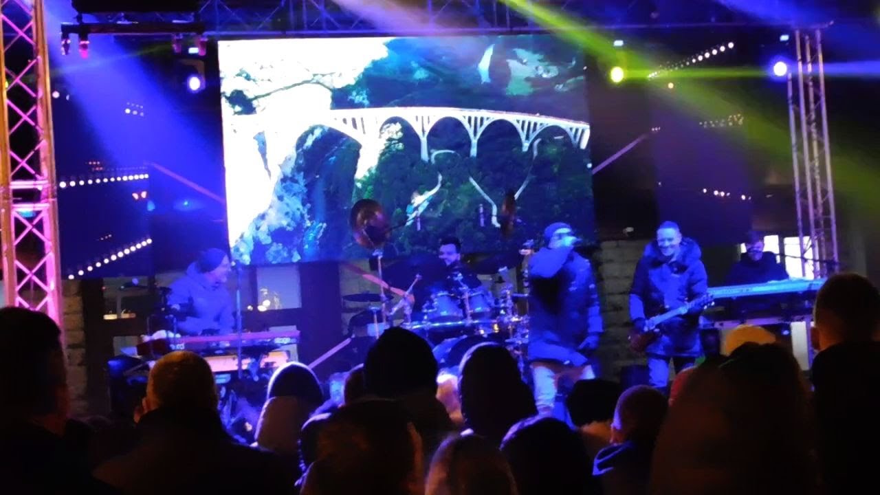 Doček pravoslavne nove godine u Pljevljima - Tropiko bend - YouTube