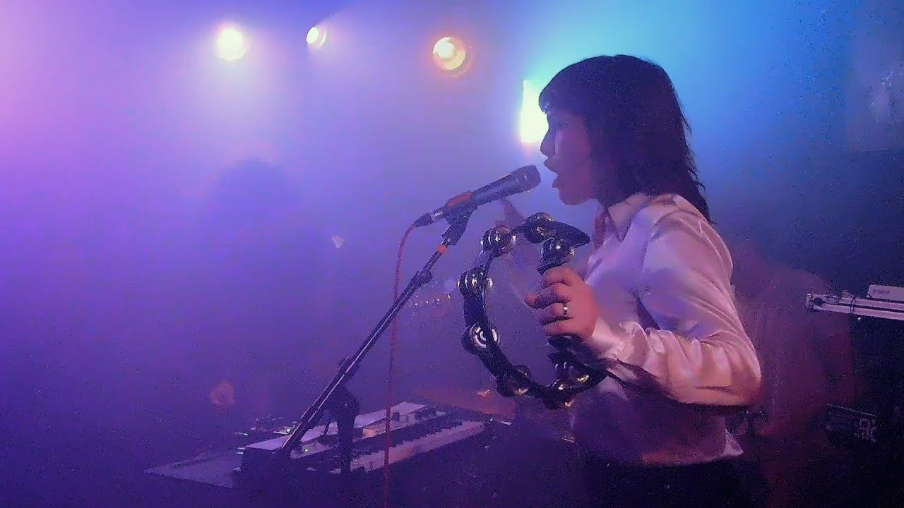 Gwenno - Eus Keus - Live - YouTube