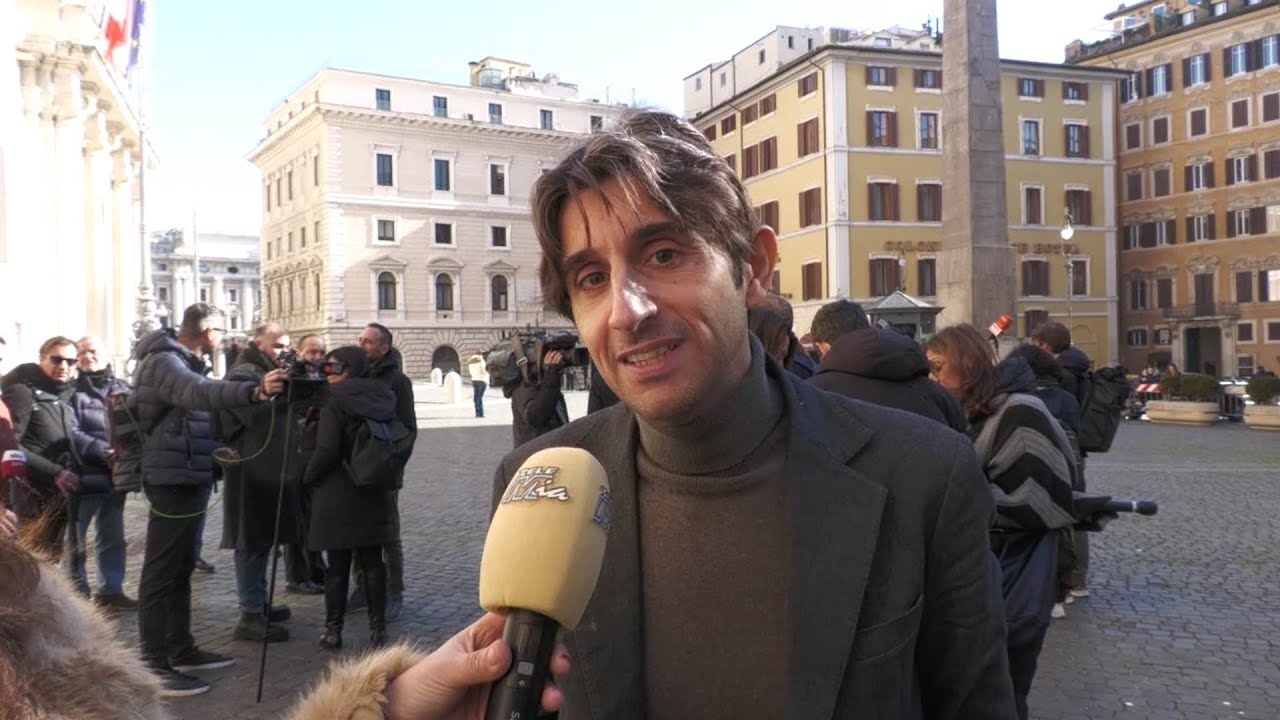 DONZELLI ATTACCA DEPUTATI PD: BAGARRE ALLA CAMERA - YouTube