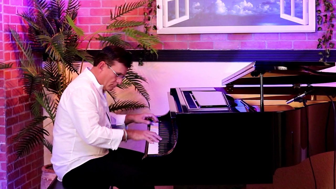 Angel Roque "Amor, amor y Cuando calienta el Sol" (Medley) - YouTube