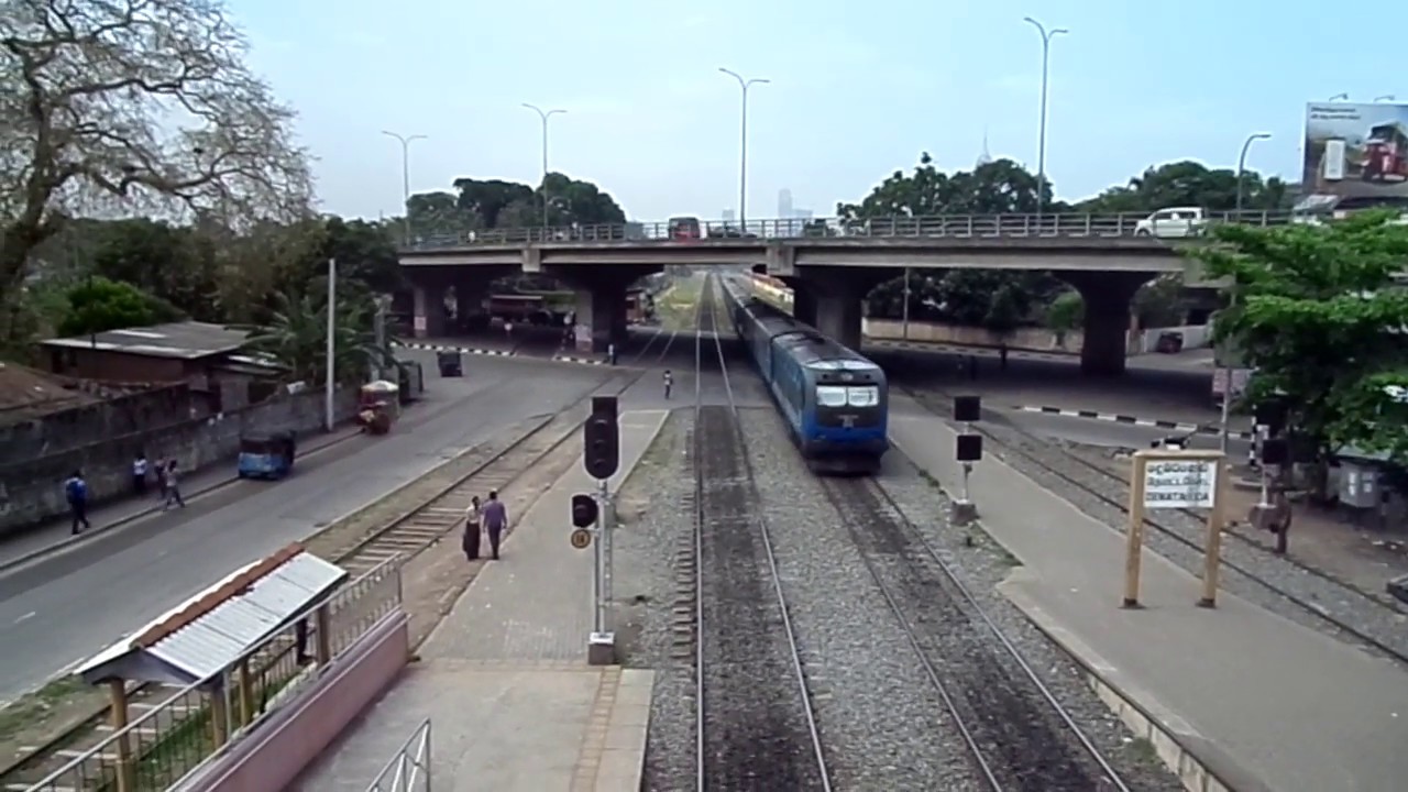 Matale Express Train is passing Dematagoda Railway Station - YouTube