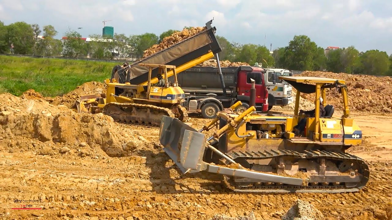 Super Machinery Bulldozer Equipment Operating With Overload Dumper ...
