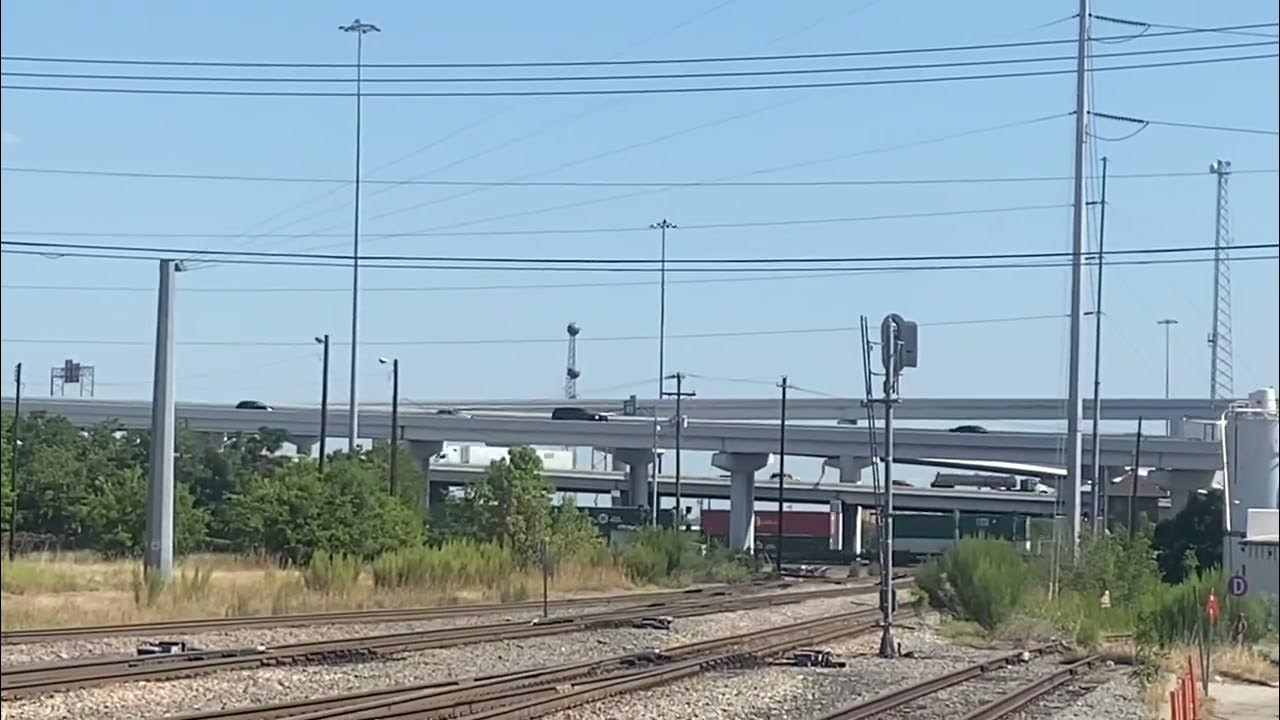 UP 2629 leads the ZAILC at Tower 55 - YouTube