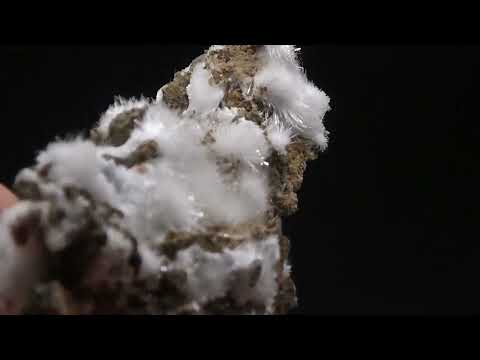 9067  Natrolite ca8x4x3cm Maroldsweisach Germany