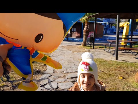 Eslem Uçan Balonu Elinden Kaçırdı Uçtu Gitti Çok üzüldü Eğlenceli Çocuk Videosu