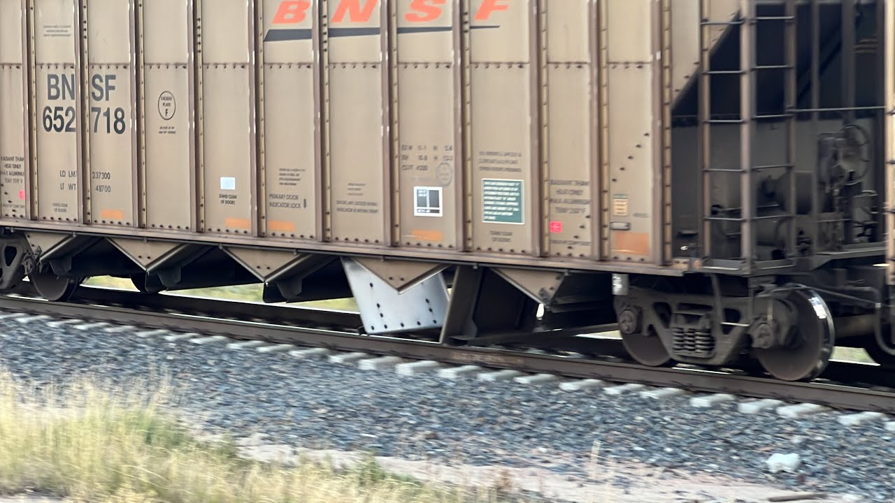 Open Discharge! All-ACe Coal Train With a Defected Coal Hopper! - YouTube