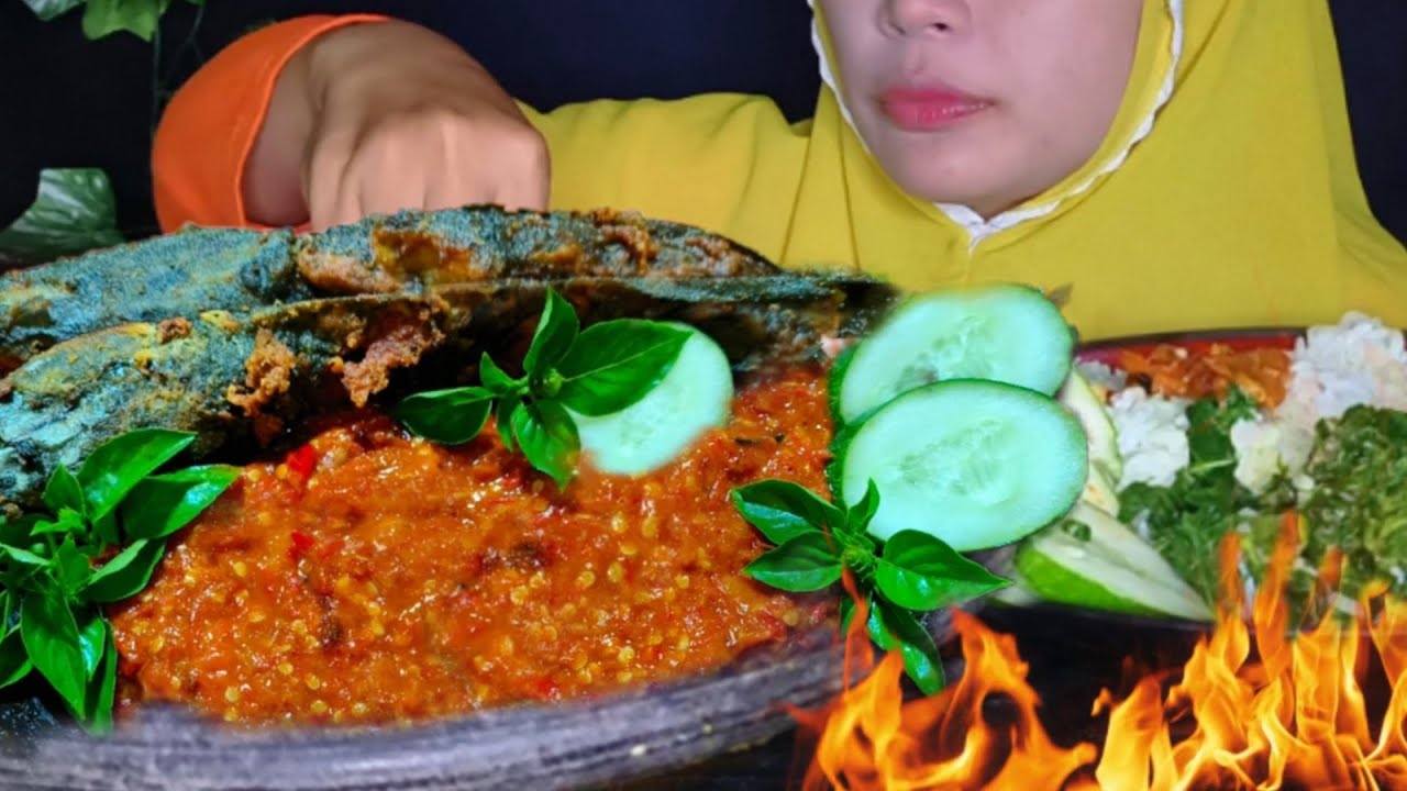 MUKBANG PECEL LELE SAMBAL PEDAS NIKMAT LALAPAN KEMANGI TIMUN PUCUK UBI - YouTube