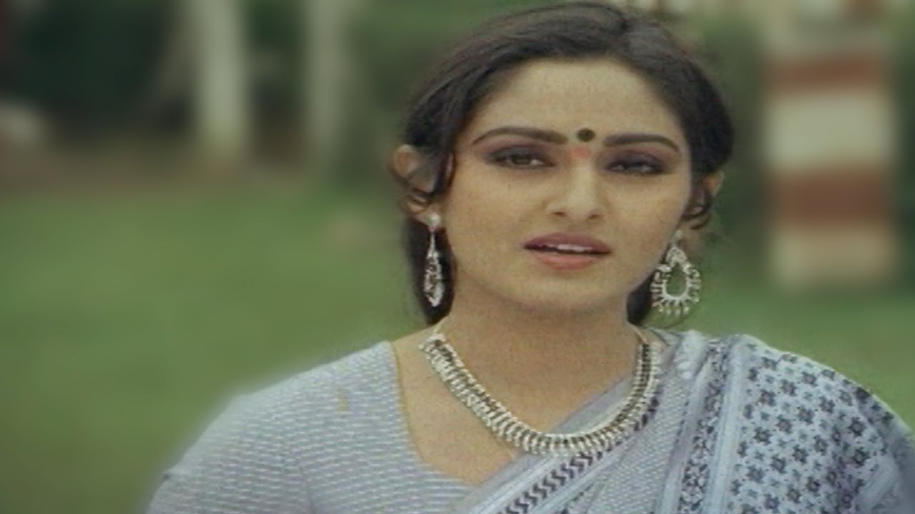 Puli Bebbuli Movie || Krishnam Raju And Jaya Prada Love Scene In Temple ...