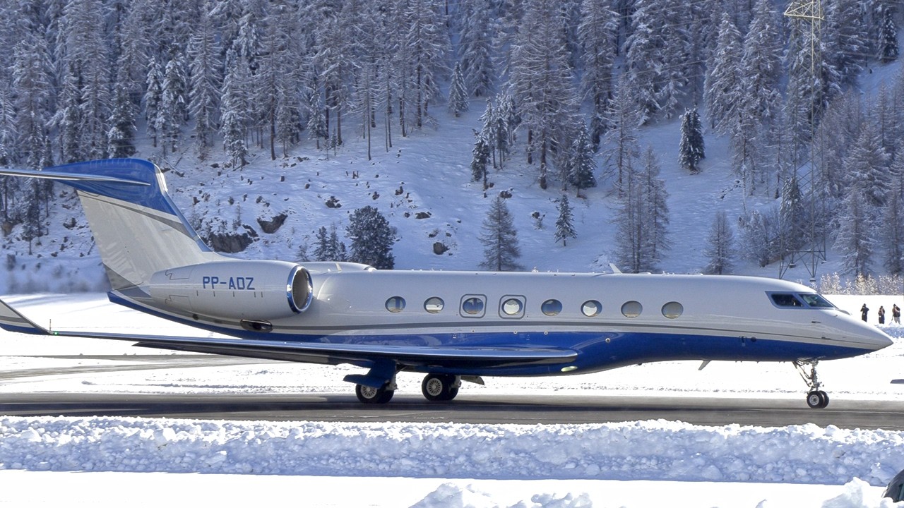 Gulfstream G650 Snow Takeoff St. Moritz Samedan Airport 2025 Winter ...