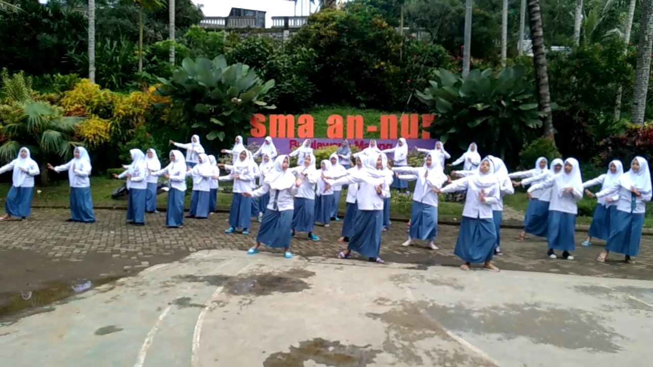SMA ANNUR karya percobaan tetris putri - YouTube