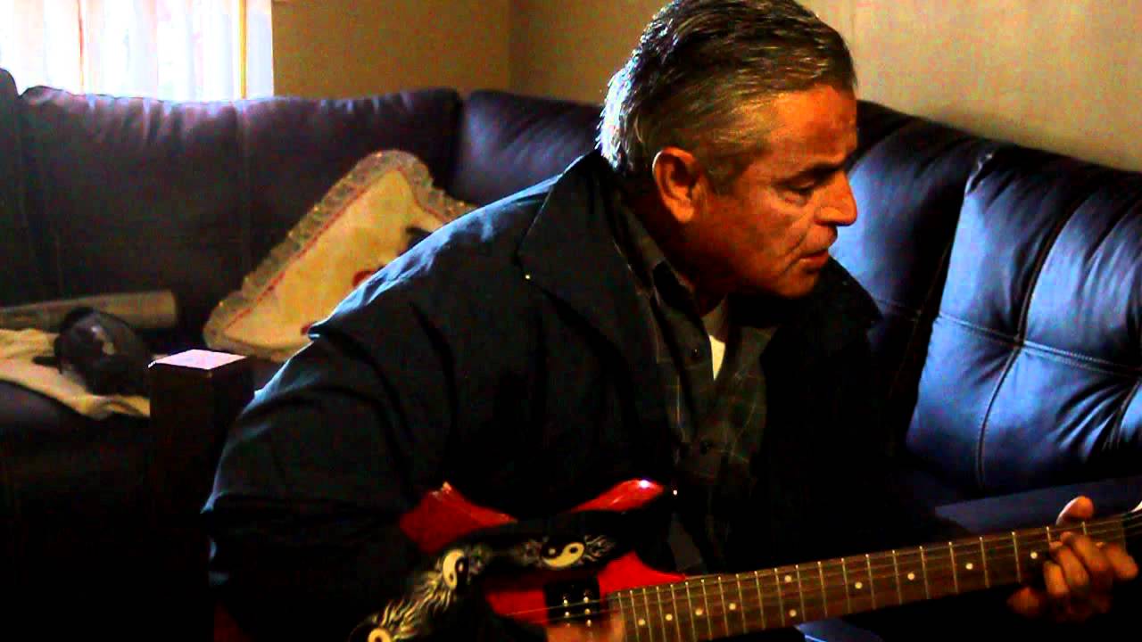 Tio Fernando Canta El Primer Tonto - YouTube