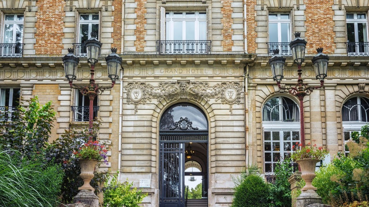 Hotel Navya Palace Restaurant And Rooms At Daman - YouTube