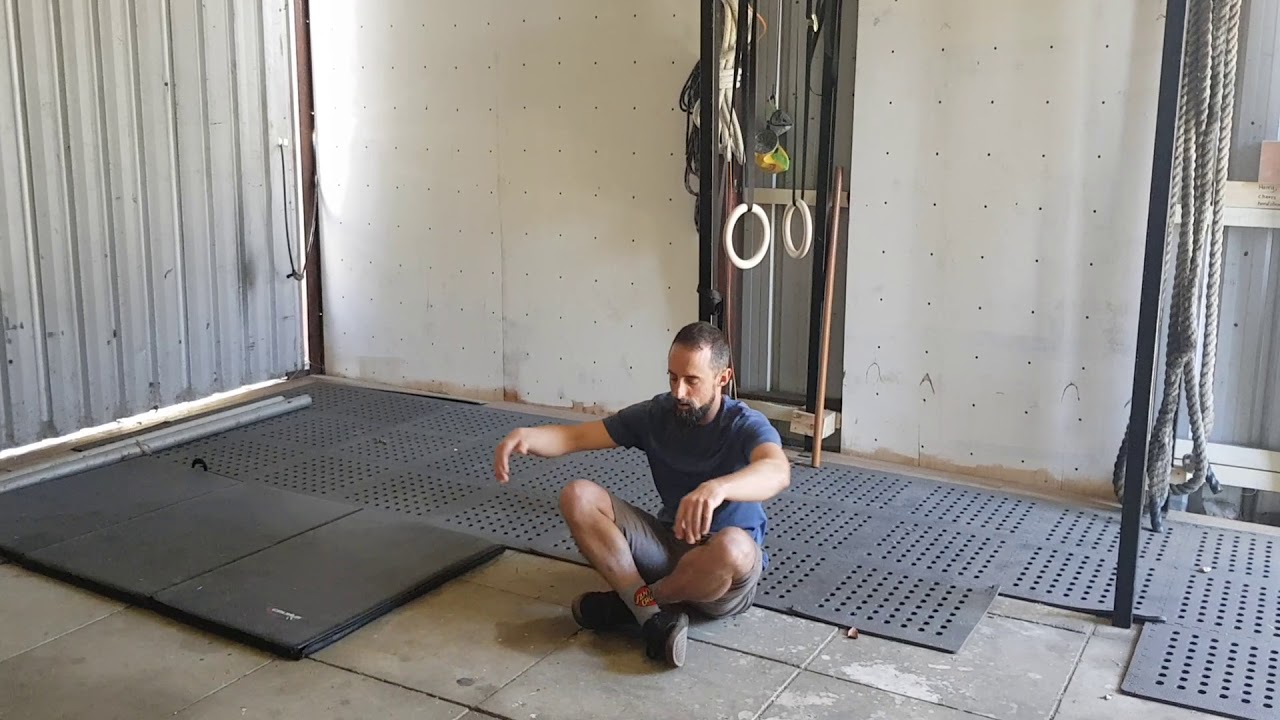 Cross leg squat - YouTube