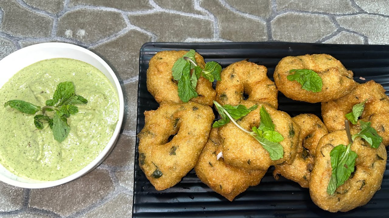 Crispy Medu Vada Recipe With Green Chutney || How to Make Medu Vada ...