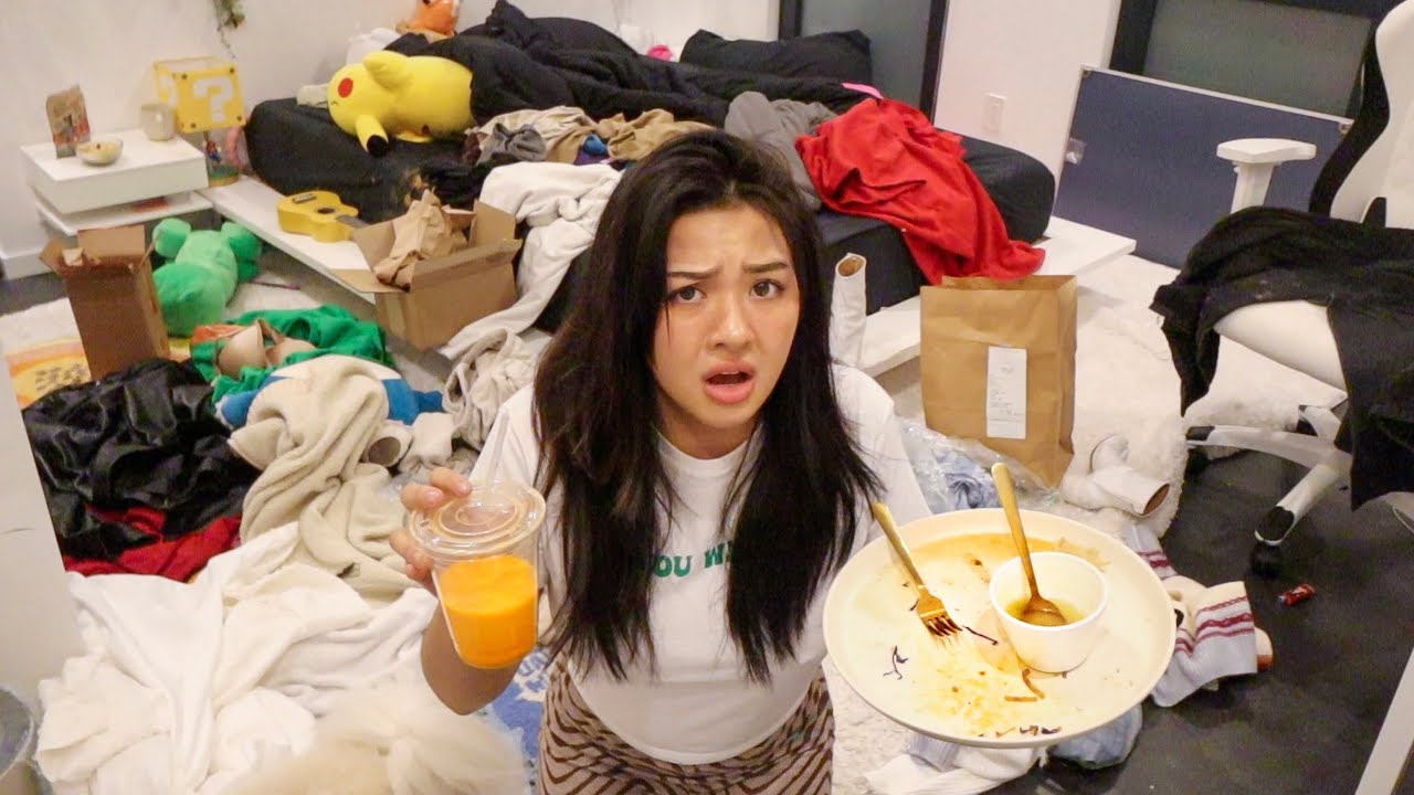 CLEANING MY MESSY ROOM AT 2AM... - YouTube
