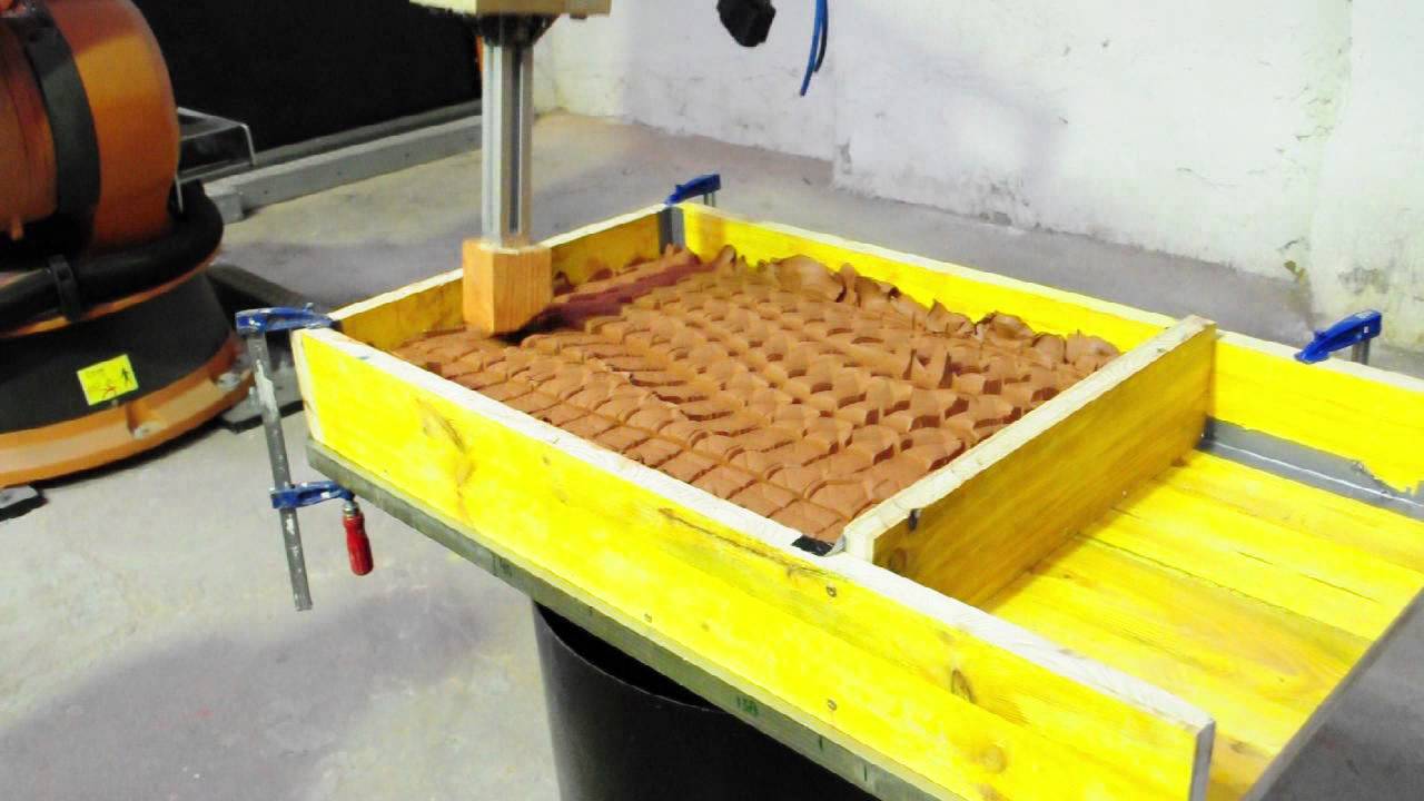 Robotic Sand Molding.mpeg - YouTube