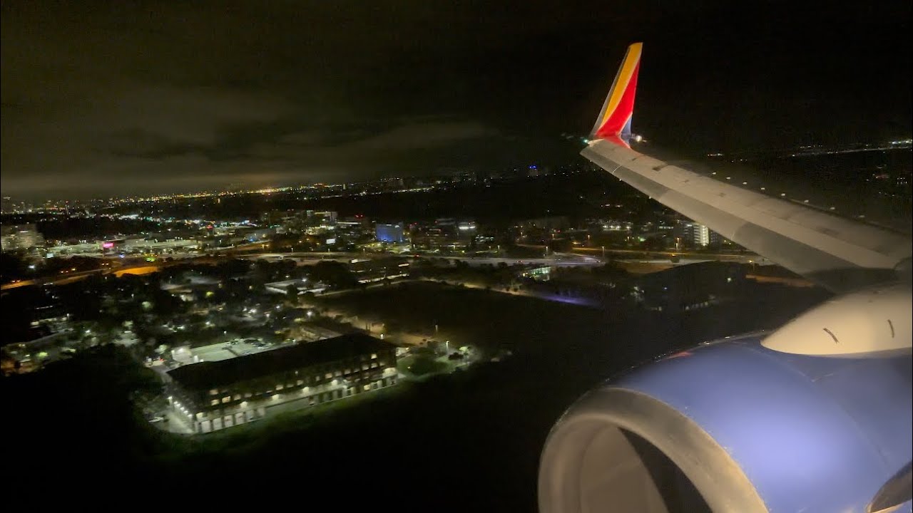 Southwest Boeing 737-700 Night Landing Tampa Intl. (KTPA) - YouTube