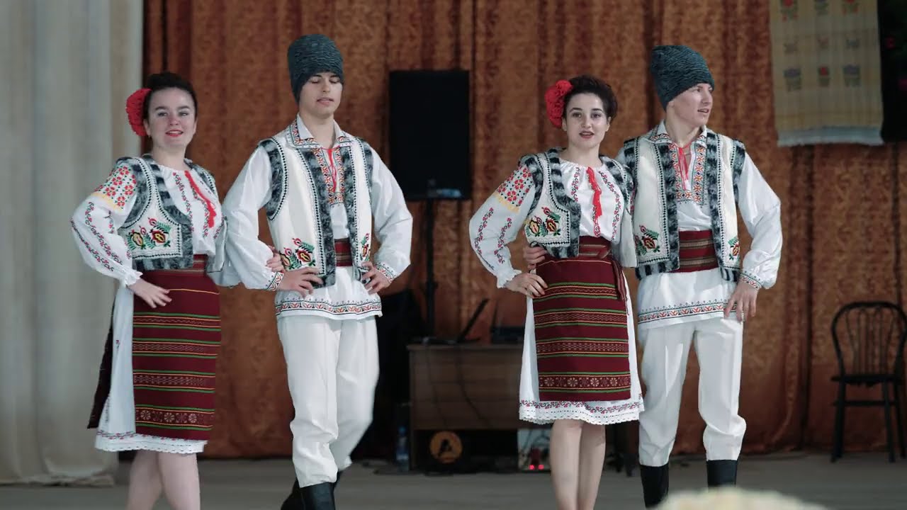 15 Sârba și Hora de sărbătoare - ansamblul ,,Cimpoieș". Hramul satului ...