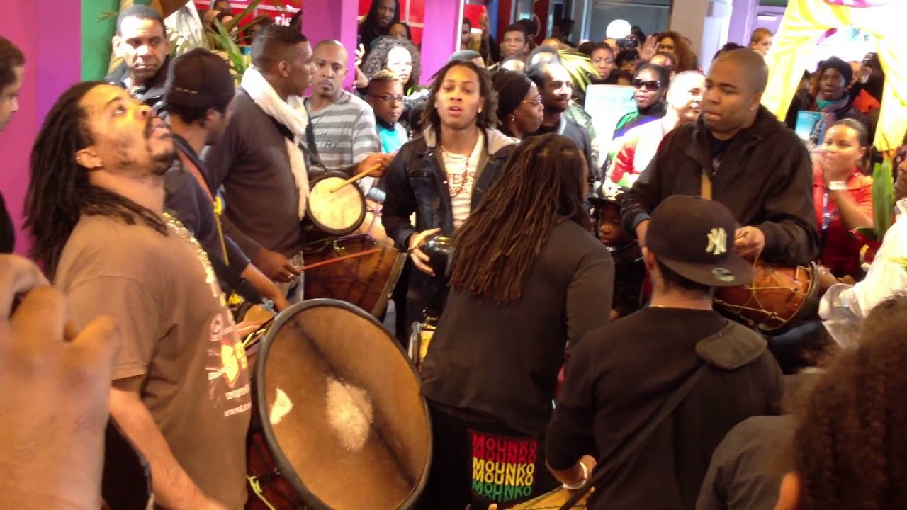 Prestation de Bwa bandé à la foire de Paris 2012 - YouTube