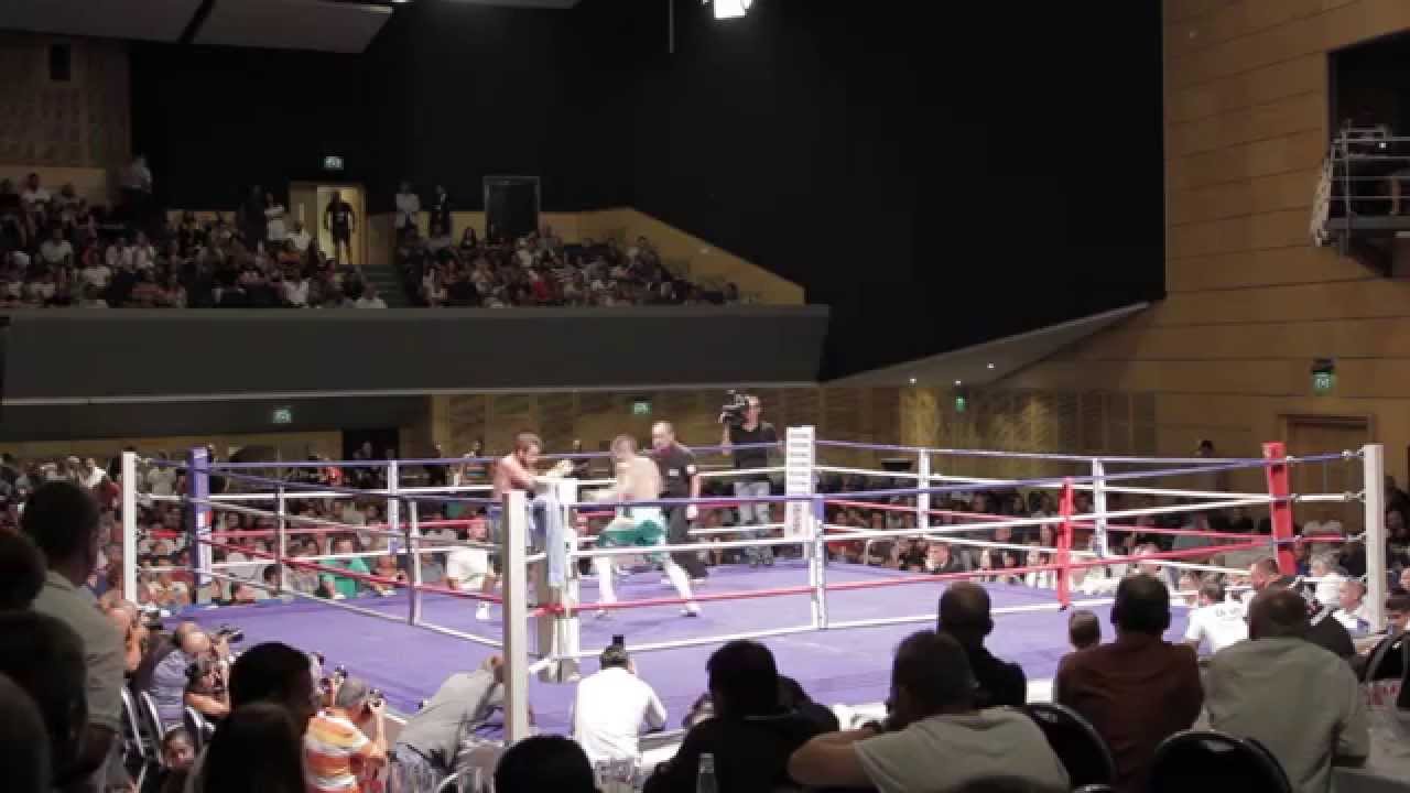 Steve Martin vs Graham Earl - YouTube