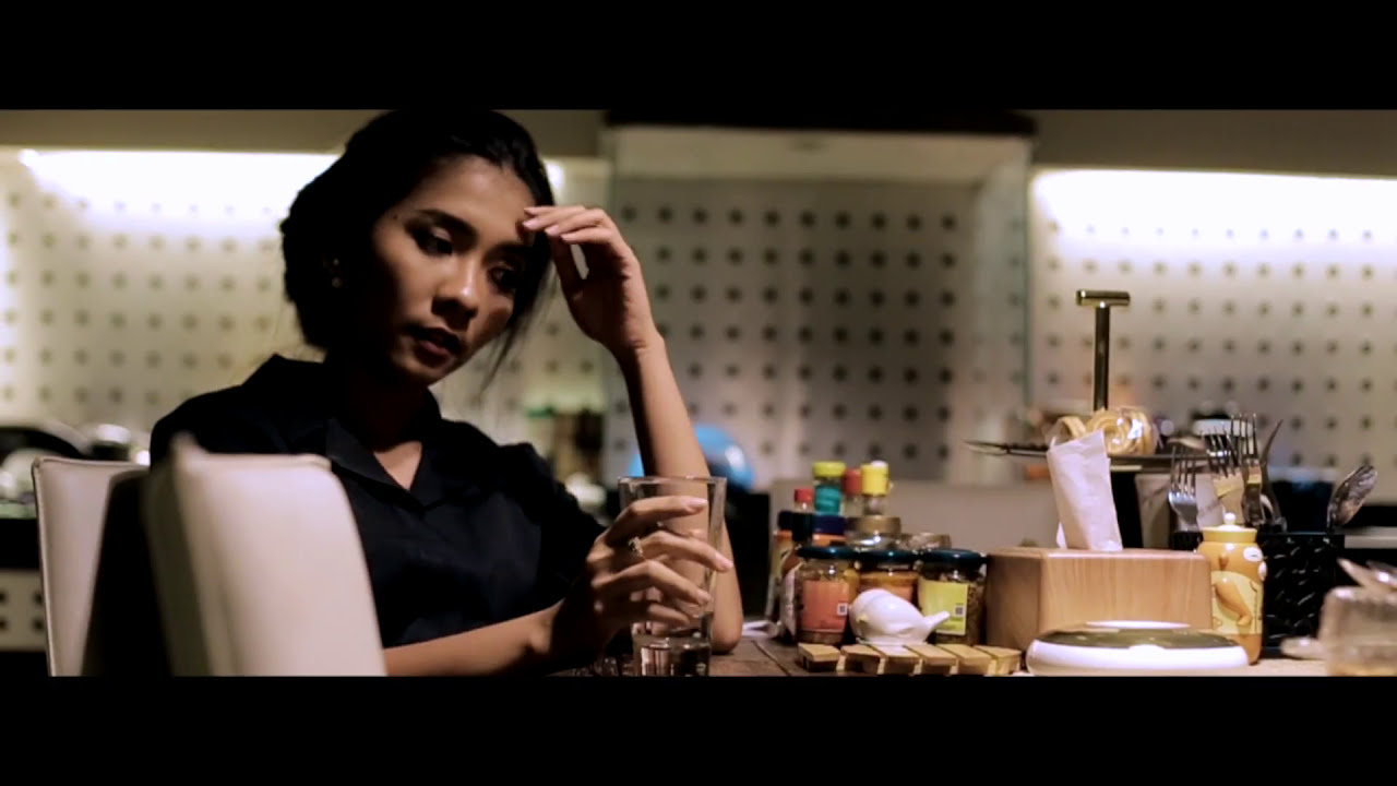 Muveno - In Front Of Us (Official Video) - YouTube