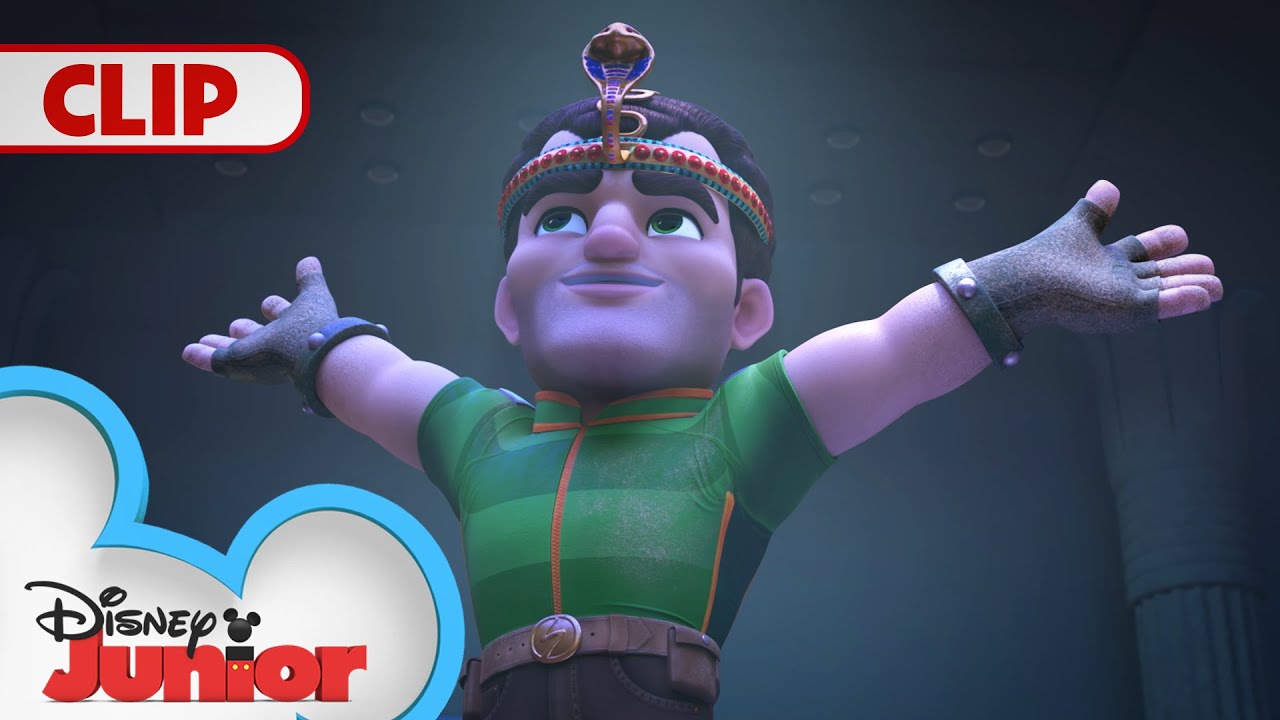 Bootsie's Haunted Adventure 🐱 | Marvel's Spidey and his Amazing Friends ...