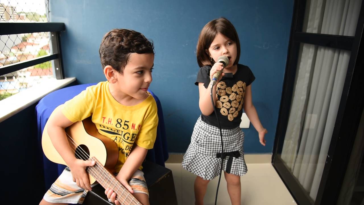 Sarah canta Benke Felipe Tocando - YouTube