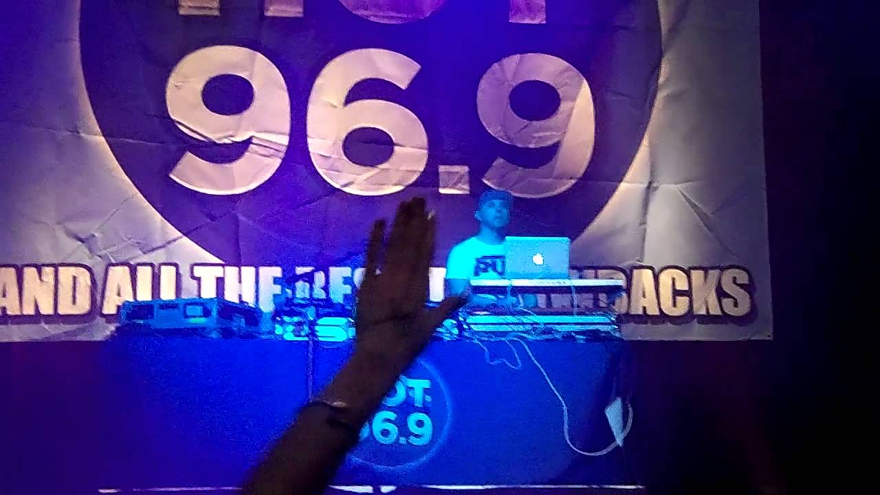 DJ Roy Barboza playing Salt n Pepa - YouTube