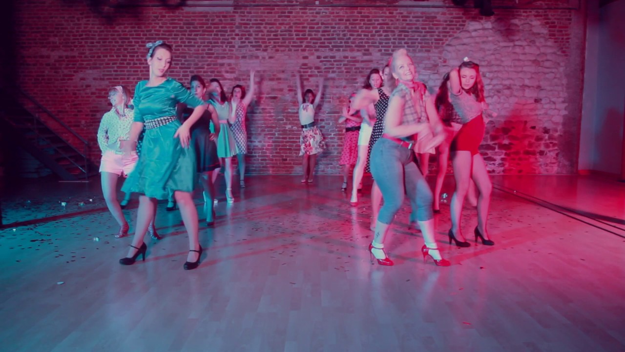 Hairspray You Can't Stop The Beat - cours Cabaret Dance Attitude - YouTube