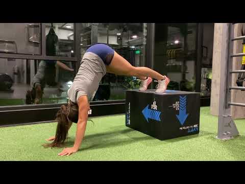 Feet Elevated Pike Hold - YouTube