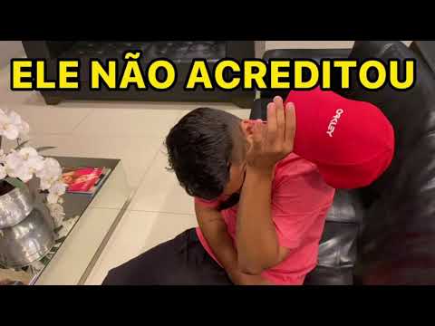 DEI UM PRESENTE PRO FÃ INUSITADO