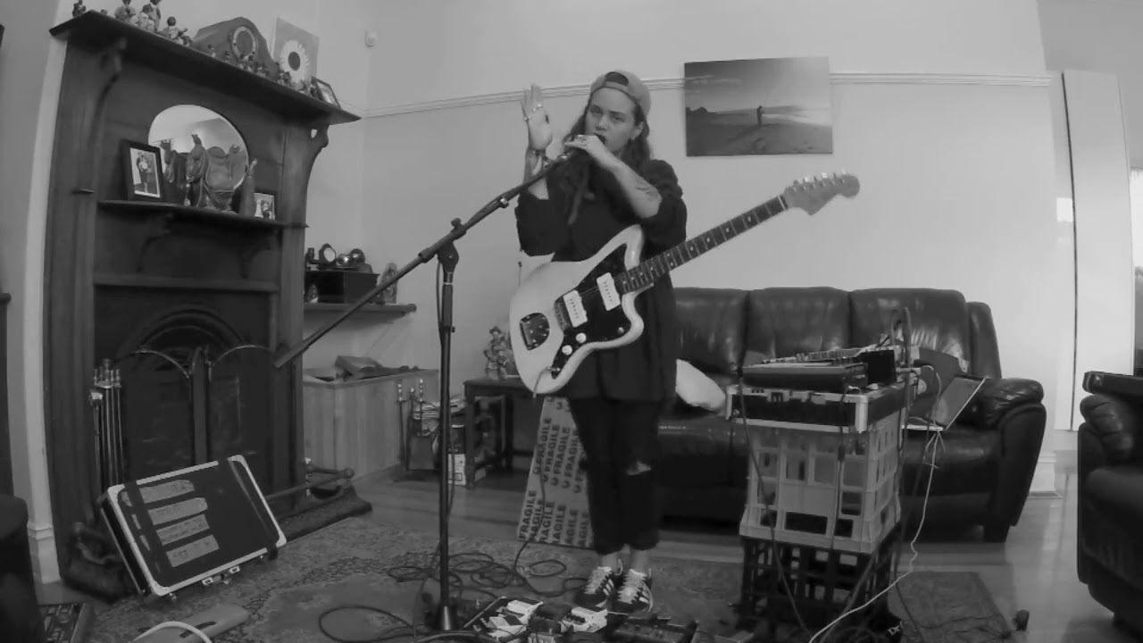 TASH SULTANA JUNGLE LIVE BEDROOM RECORDING - YouTube Music