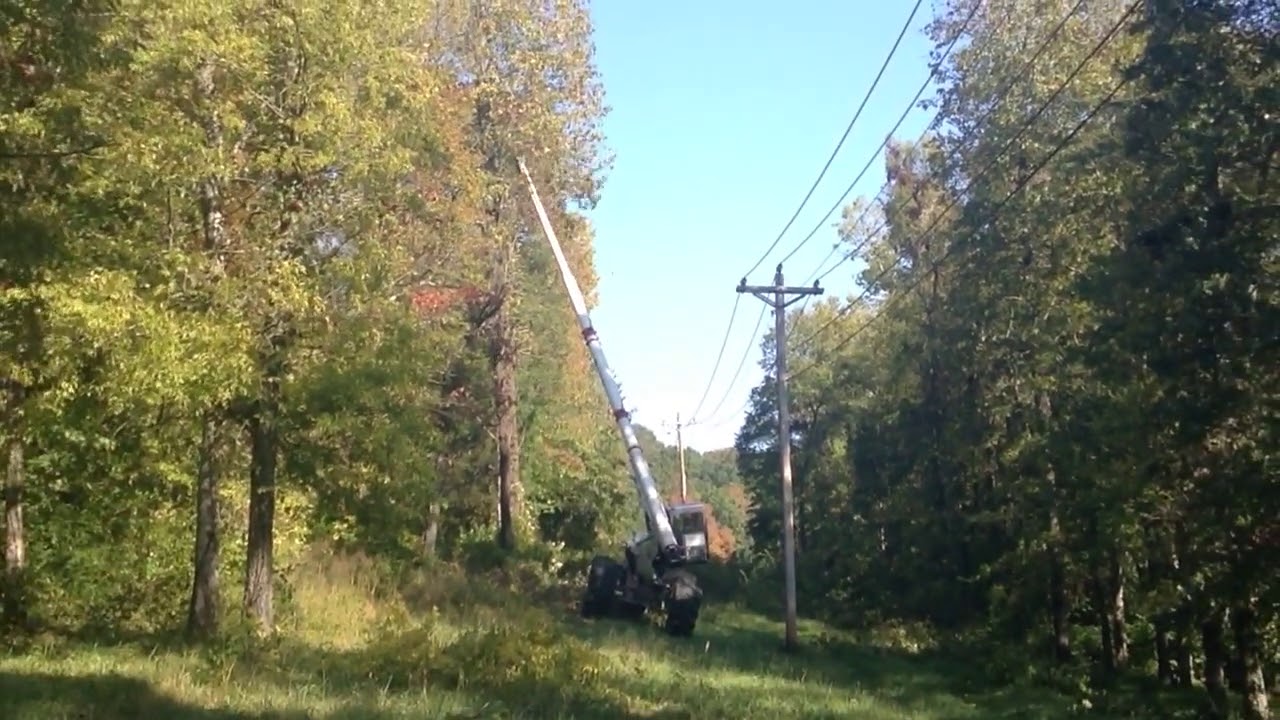 "Giraffe" 75' commercial tree trimmer demo - YouTube