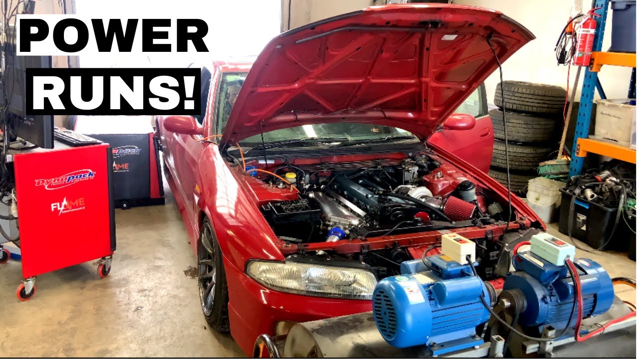 RB25 R33 SKYLINE HITS THE DYNO! - YouTube