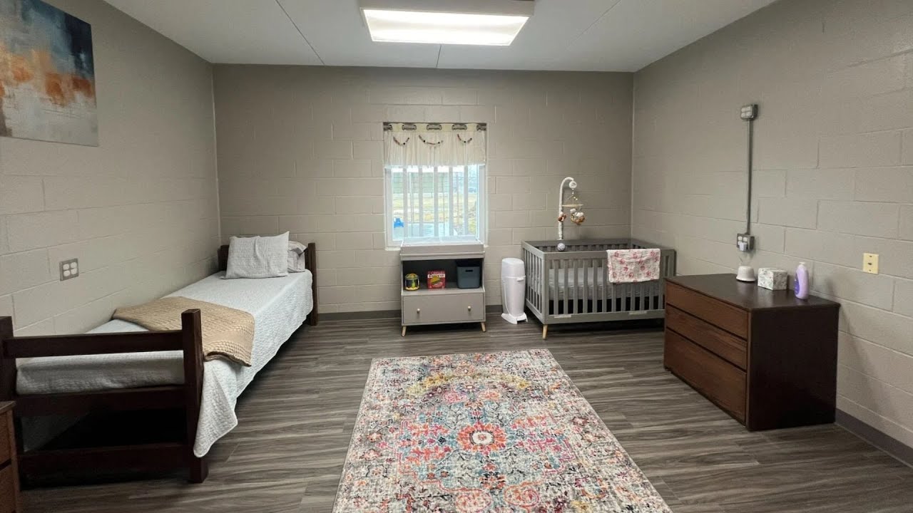 Missouri's first prison nursery opens in Vandalia - YouTube