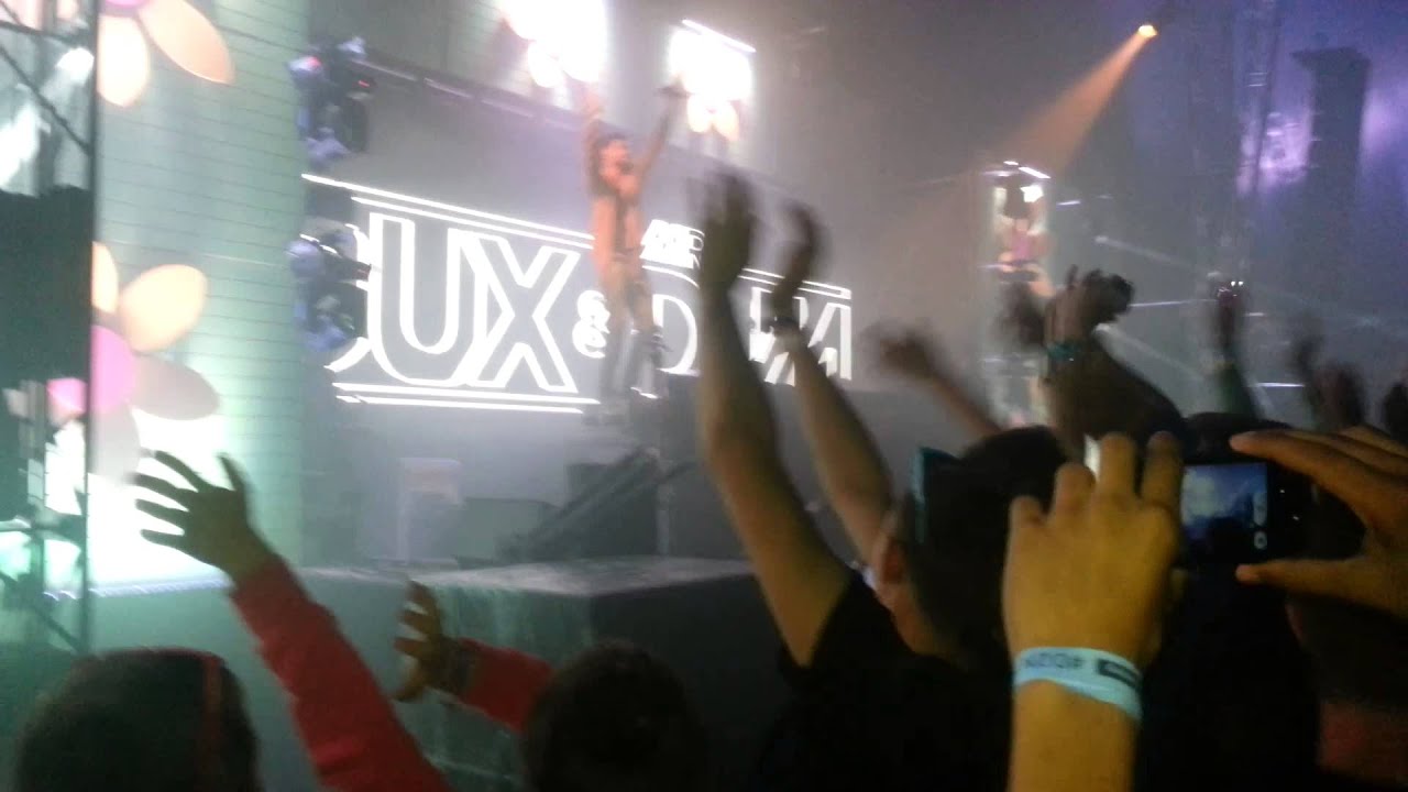 Dj Dux et Mr Dum au Day 2 Night 2013! - YouTube
